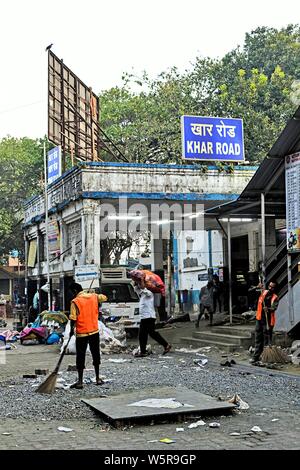 Khar Road Railway Station Mumbai Maharashtra India Asia Stock Photo - Alamy