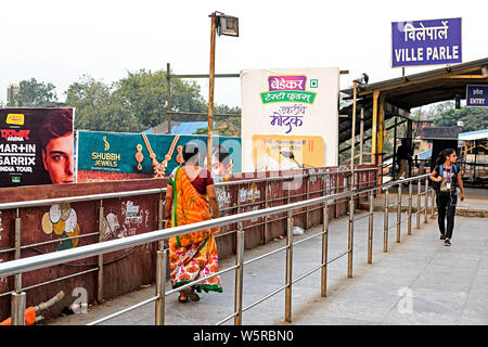 Vile Parle Railway Station Mumbai Maharashtra India Asia Stock Photo ...