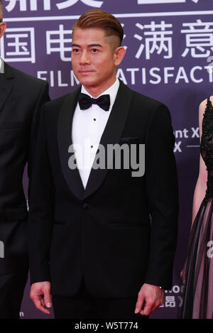 Hong Kong -12 June 2019: the crowd retreat after the tear gas are ...