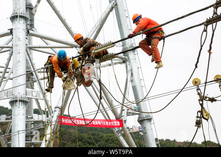 Chinese workers assemble power cables to connect Zhoushan's Jintang and ...