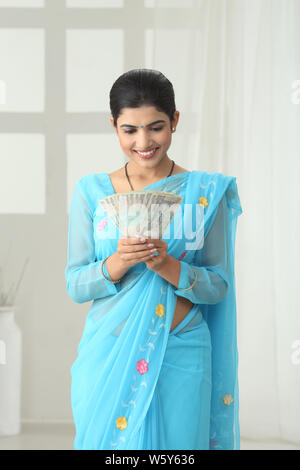 100 rupees note front and back Stock Photo - Alamy