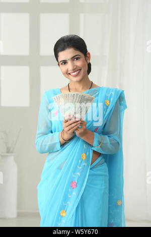 100 rupees note front and back Stock Photo - Alamy