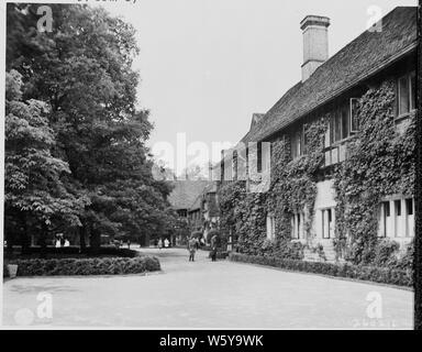The buildings show the extent of the Cecilienhof palace in Potsdam ...