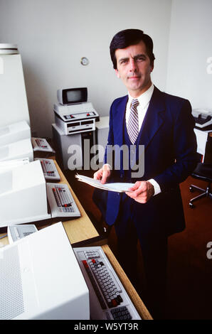 1980s RETRO MAN COMPUTER PROGRAMMER STANDING IN A ROOM WITH EARLY TEXAS ...