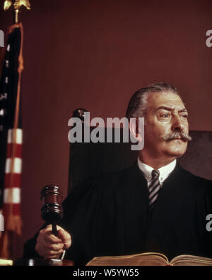 Judge sitting behind judges bench in court Stock Photo - Alamy