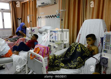 (190730) -- GAZA, July 30, 2019 (Xinhua) -- A Palestinian child is seen ...