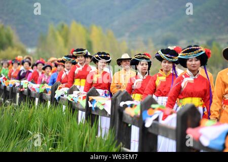 66 couples dressed in Mosuo people's traditional clothing take part in ...