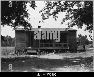 Coosa Valley, Alabama. Temporary FSA buildings erected near old homes ...