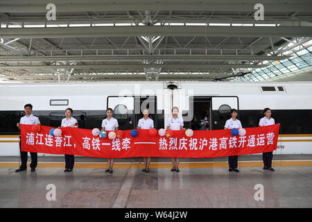 Train staffs of train G99, the first high-speed train from Shanghai to ...