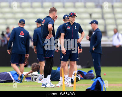 England's Stuart Broad (left) and Joe Root (right) during the nets ...