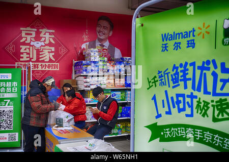 --FILE--A stall of JDDJ or JD Daojia, an online-to-offline grocery ...