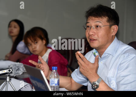 Zhang Xuejun, vice chief of the Changchun Institute of Optics, Fine ...