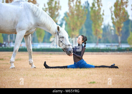 Chinese contortionist Liu Teng poses with a Guinness World Record ...