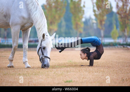 Chinese contortionist Liu Teng poses with a Guinness World Record ...