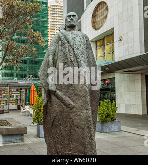 Maori statue in Auckland Central Business District Stock Photo - Alamy