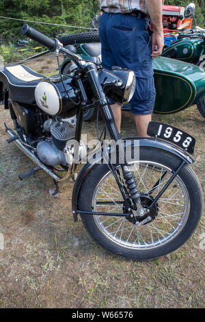 1958 BSA Bantam D5 Super motorcycle detail Stock Photo - Alamy