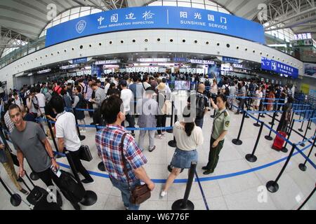 Chinese citizens who are to travel abroad during the Spring Festival ...