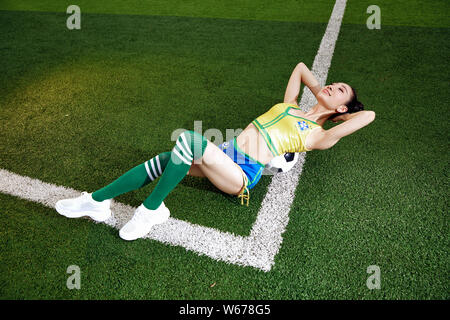 27-year-old Chinese contortionist Liu Teng shows the flexibility of her ...