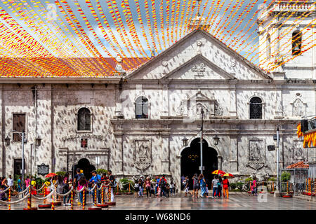 Tourists at Basilica del Santo Nino Cebu Visayas Philippines Stock ...