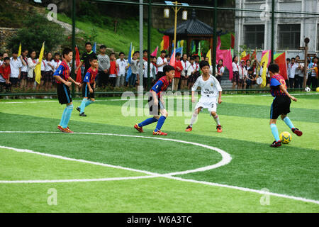 Young Chinese students compete during the final of "Hope Project ...