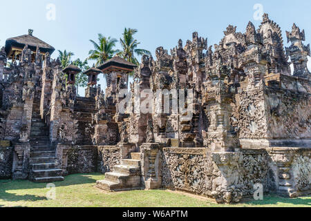 Pura Beji Sangsit - a northern Balinese Hindu temple. Sangsit village ...