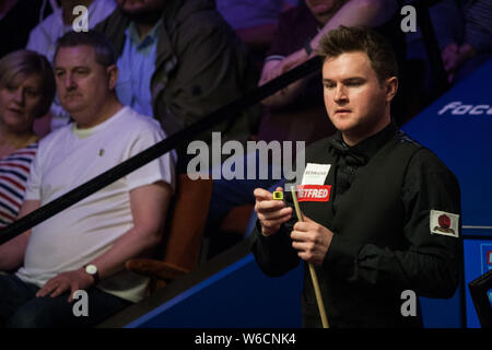 Liam Highfield of England considers a shot to Mark Allen of Northern ...