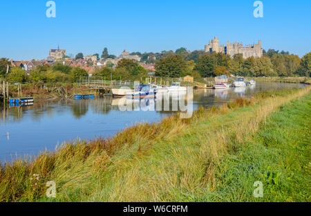 Arundel Castle on the River Arun at sunrise in autumn, Arundel, West ...