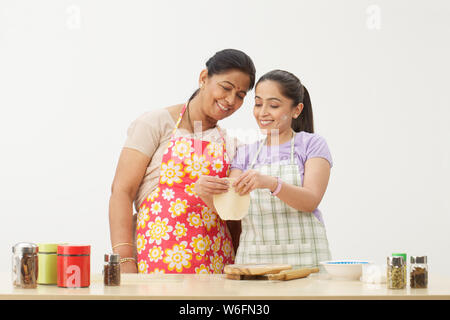 Girl learning how to bake chapati Stock Photo - Alamy