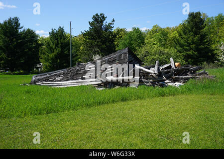 Collapsed log cabin Stock Photo - Alamy