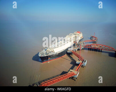 Aerial view of the Australian liquefied natural gas (LNG) boat ...