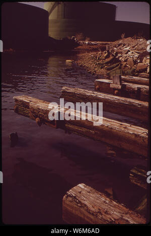 TEXACO STORAGE TANKS Stock Photo - Alamy