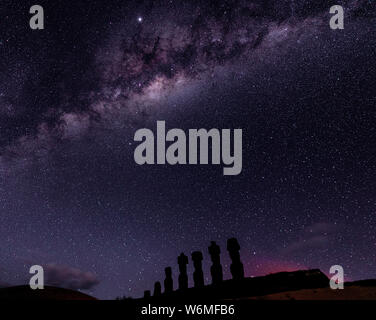 Milky Way Shows Above Moai On Easter Island, Chile Stock Photo - Alamy