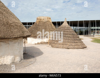 Buildings of replica Neolithic huts at the Stonehenge site Stock Photo ...