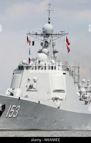Type 052 destroyer Stock Photo - Alamy