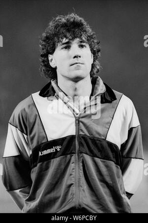 DEAN SAUNDERS, WALES and DERBY COUNTY FC, 1989 Stock Photo - Alamy