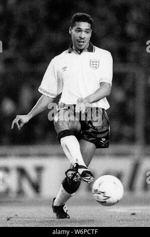 DES WALKER, ENGLAND and NOTTINGHAM FOREST FC, 1991 Stock Photo - Alamy