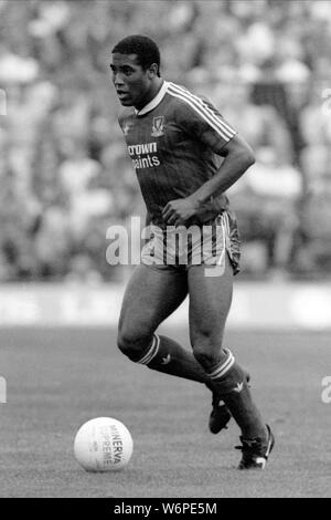 JOHN BARNES, LIVERPOOL FC, 1987 Stock Photo - Alamy