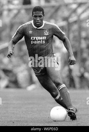JOHN BARNES, LIVERPOOL FC, 1987 Stock Photo - Alamy