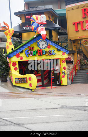 Main Street Niagara Falls also know as The Street of fun, a lot of ...