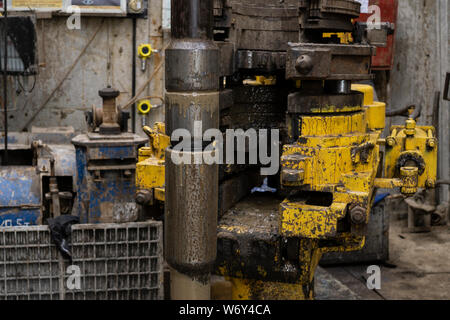 top drive system oil drilling rig Stock Photo - Alamy