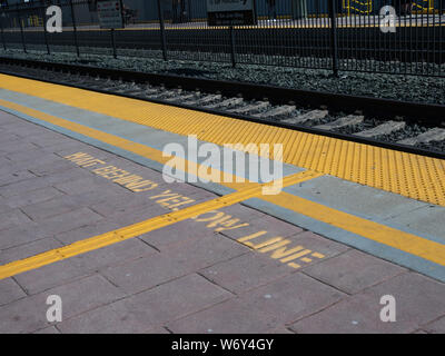 wait behind the yellow line Stock Photo: 37686894 - Alamy