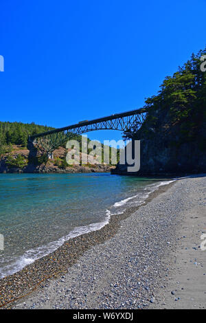 Beach rocks, Puget Sound, Deception Pass State Park, Whidbey Island ...