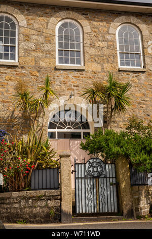 UK, England, Cornwall, Mousehole, Chapel Street, houses down narrow ...