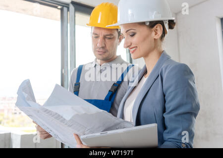 Project owner and construction worker during acceptance Stock Photo - Alamy