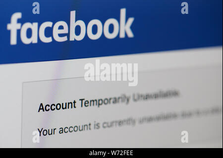 Error message on computer screen Stock Photo - Alamy