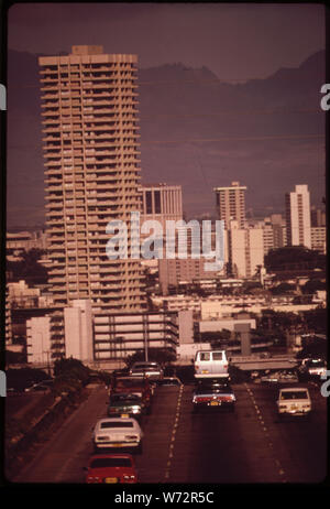 On H-1 (or Lunalilo) freeway looking west toward downtown Honolulu ...
