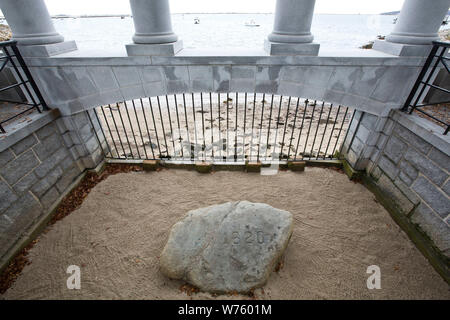 Landing of the Mayflower pilgrims at Plymouth Rock, Cape Cod Stock ...