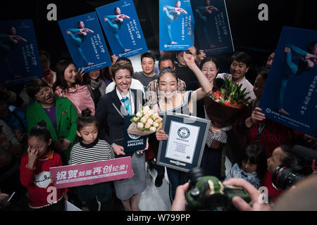 Chinese contortionist Liu Teng poses with a Guinness World Record ...