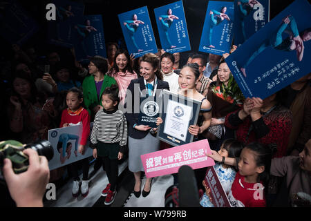 Chinese contortionist Liu Teng poses with a Guinness World Record ...