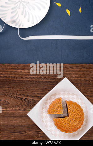 Flat lay conceptual of Mid-autumn Festival food mooncake Stock Photo ...